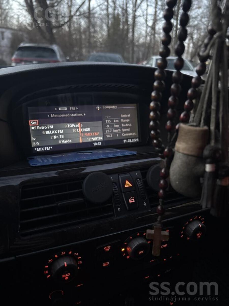 Black BMW 530 2005 in Riga, with an engine capacity of 3.00 L and mileage of 354 thousand km for 2690 €, photo 36 on AUTOMOTO.COM.LV