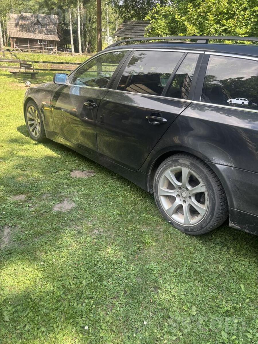 Black BMW 530 2005 in Riga, with an engine capacity of 3.00 L and mileage of 355 thousand km for 2890 €, photo 5 on AUTOMOTO.COM.LV