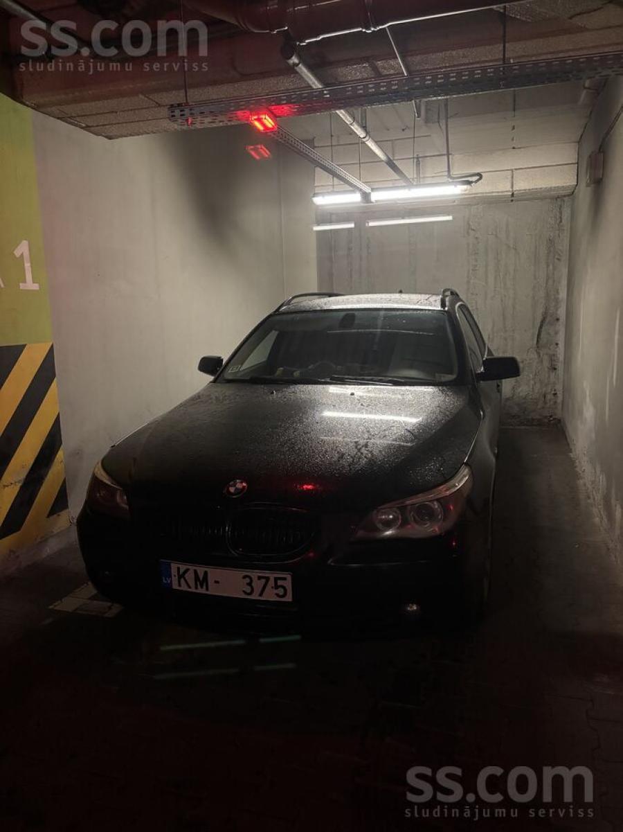 Black BMW 530 2005 in Riga, with an engine capacity of 3.00 L and mileage of 355 thousand km for 2890 €, photo 12 on AUTOMOTO.COM.LV