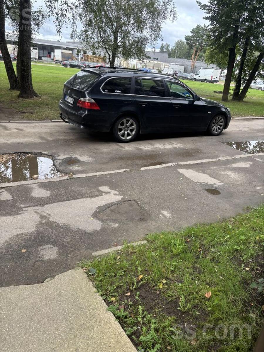 Black BMW 530 2005 in Riga, with an engine capacity of 3.00 L and mileage of 355 thousand km for 2890 €, photo 18 on AUTOMOTO.COM.LV