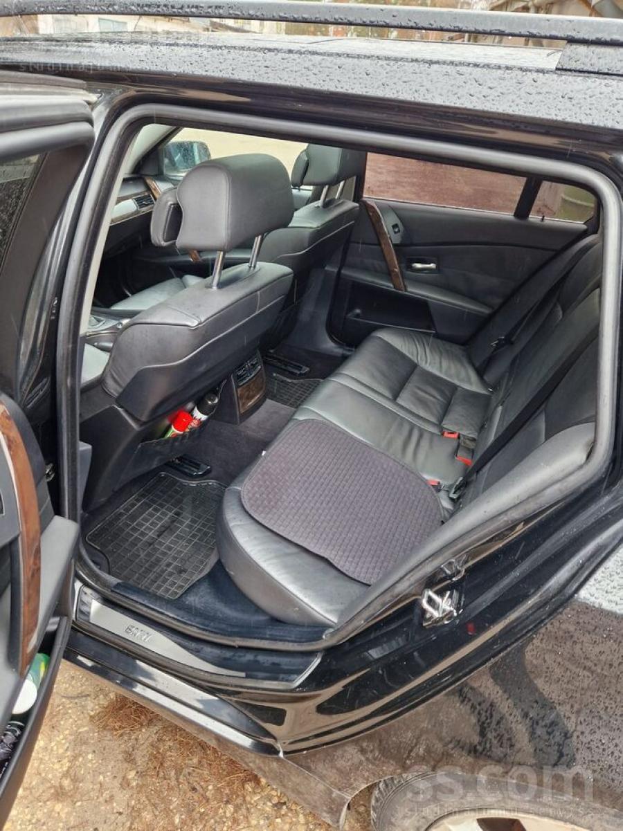 Black BMW 530 2005 in Riga, with an engine capacity of 3.00 L and mileage of 355 thousand km for 2890 €, photo 20 on AUTOMOTO.COM.LV