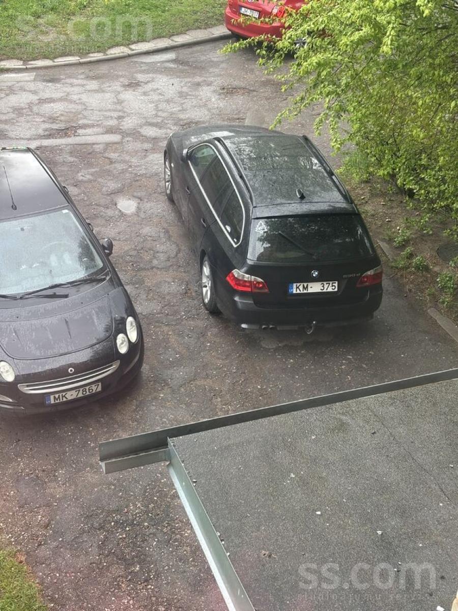 Black BMW 530 2005 in Riga, with an engine capacity of 3.00 L and mileage of 355 thousand km for 2890 €, photo 25 on AUTOMOTO.COM.LV