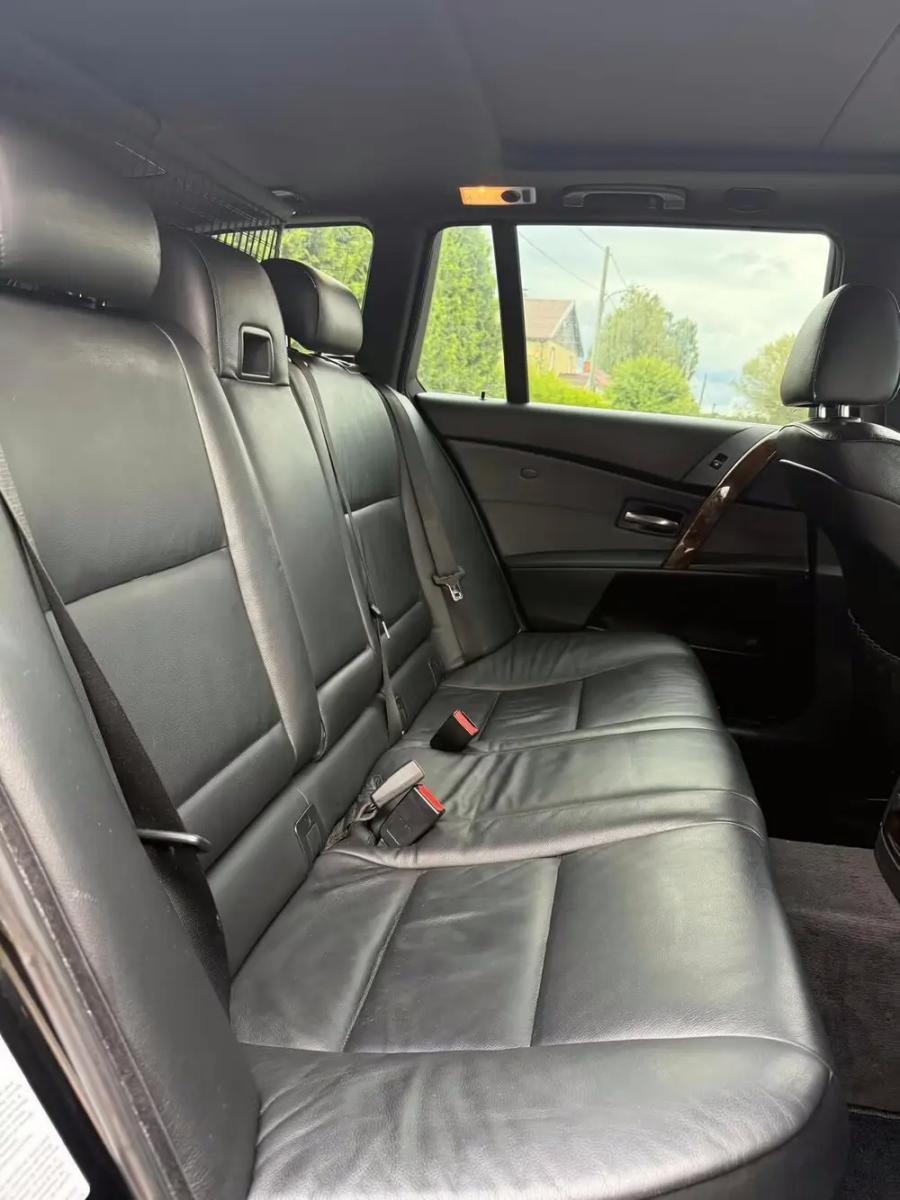 Black BMW 530 2005 in Riga, with an engine capacity of 3.00 L and mileage of 336 thousand km for 3800 €, photo 7 on AUTOMOTO.COM.LV