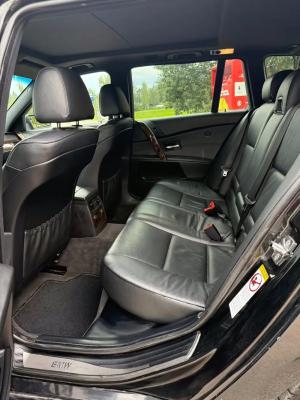 Black BMW 530 2005 in Riga, with an engine capacity of 3.00 L and mileage of 336 thousand km for 3800 €, photo 8 on AUTOMOTO.COM.LV
