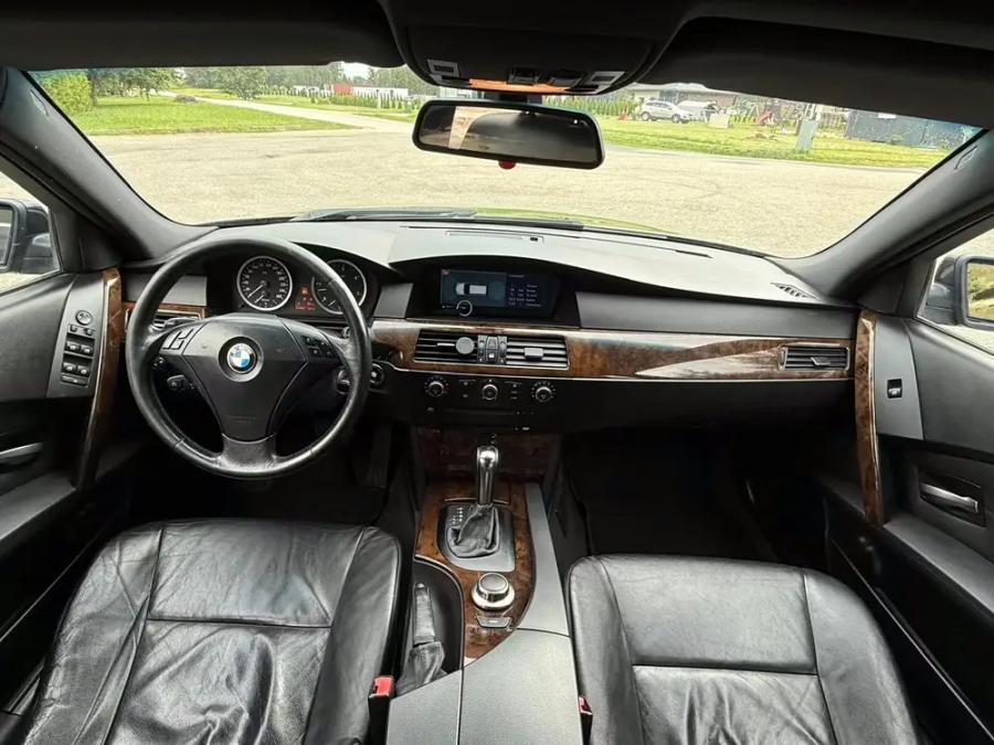 Black BMW 530 2005 in Riga, with an engine capacity of 3.00 L and mileage of 336 thousand km for 3800 €, photo 12 on AUTOMOTO.COM.LV