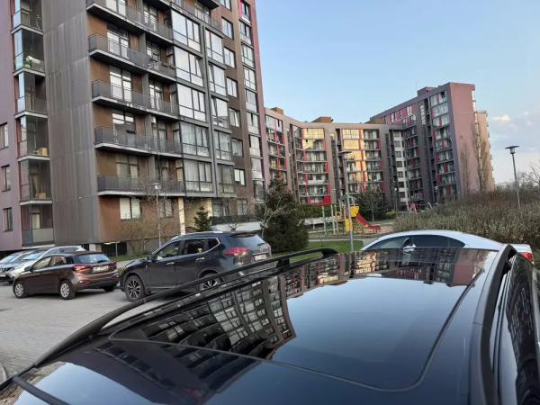 Black BMW 530 2005 in Riga, with an engine capacity of 3.00 L and mileage of 409 thousand km for 3790 €, photo 5 on AUTOMOTO.COM.LV