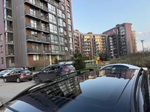 Black BMW 530 2005 in Riga, with an engine capacity of 3.00 L and mileage of 409 thousand km for 3790 €, photo 6 on AUTOMOTO.COM.LV