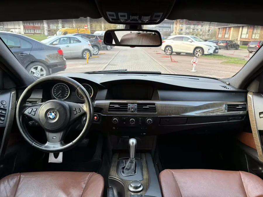 Black BMW 530 2005 in Riga, with an engine capacity of 3.00 L and mileage of 409 thousand km for 3790 €, photo 9 on AUTOMOTO.COM.LV