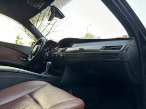 Black BMW 530 2005 in Riga, with an engine capacity of 3.00 L and mileage of 409 thousand km for 3790 €, photo 10 on AUTOMOTO.COM.LV