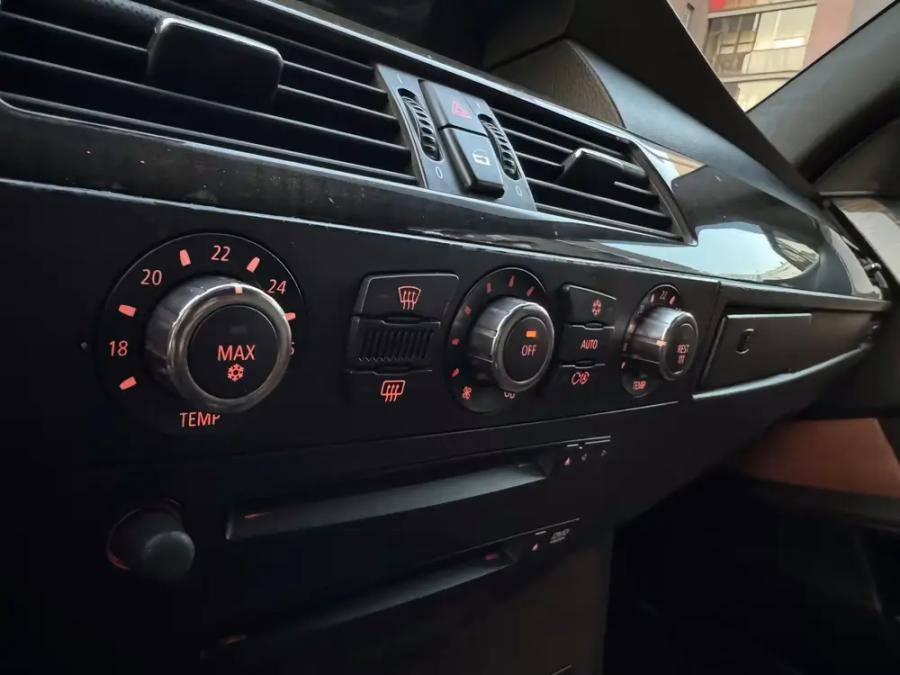 Black BMW 530 2005 in Riga, with an engine capacity of 3.00 L and mileage of 409 thousand km for 3790 €, photo 15 on AUTOMOTO.COM.LV