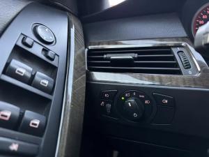 Black BMW 530 2005 in Riga, with an engine capacity of 3.00 L and mileage of 409 thousand km for 3790 €, photo 21 on AUTOMOTO.COM.LV
