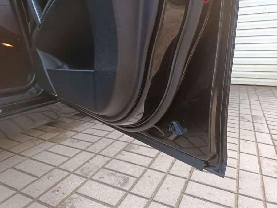 Melns BMW 530 2005 Viļņa, ar dzinēja tilpumu 2.99 L un nobraukumu 274 tūkst. km par 3650 €, foto 19 vietnē AUTOMOTO.COM.LV
