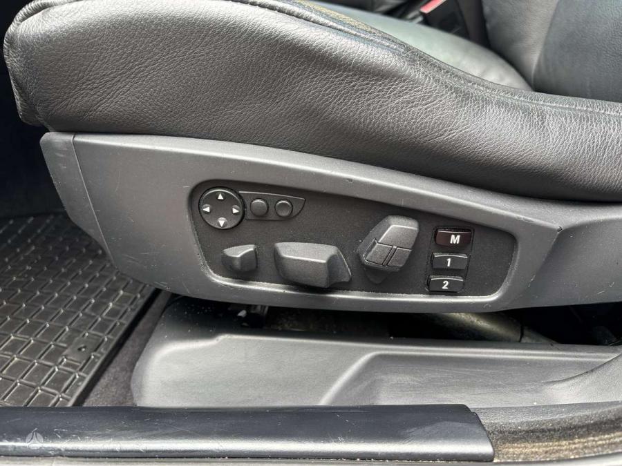 Black BMW 530 2005 in Vilnius, with an engine capacity of 2.50 L and mileage of 338 thousand km for 3200 €, photo 10 on AUTOMOTO.COM.LV