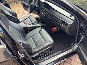 Black BMW 530 2005 in Vilnius, with an engine capacity of 2.50 L and mileage of 338 thousand km for 3200 €, photo 11 on AUTOMOTO.COM.LV