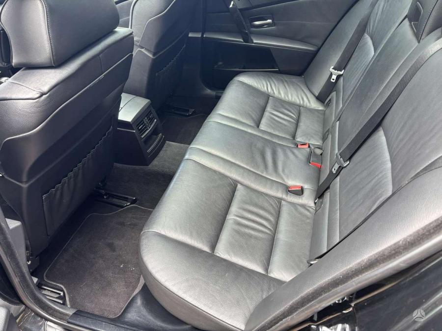 Black BMW 530 2005 in Vilnius, with an engine capacity of 2.50 L and mileage of 338 thousand km for 3200 €, photo 12 on AUTOMOTO.COM.LV