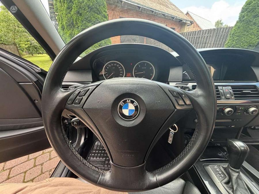 Black BMW 530 2005 in Vilnius, with an engine capacity of 2.50 L and mileage of 338 thousand km for 3200 €, photo 13 on AUTOMOTO.COM.LV