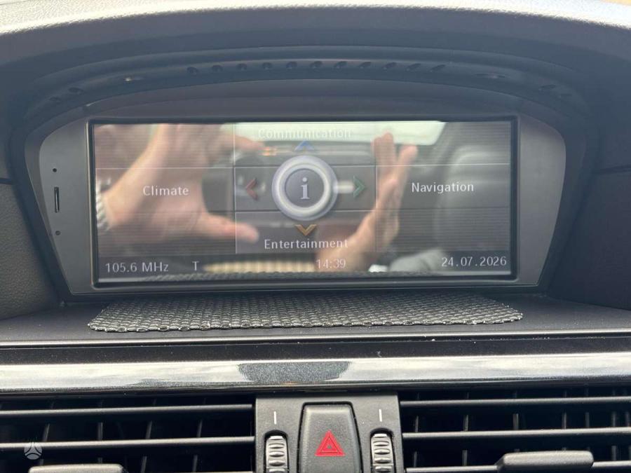 Black BMW 530 2005 in Vilnius, with an engine capacity of 2.50 L and mileage of 338 thousand km for 3200 €, photo 17 on AUTOMOTO.COM.LV