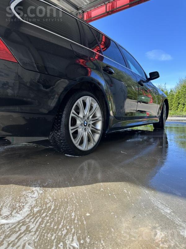 Black BMW 530 2006 in Aizkraukle, with an engine capacity of 3.00 L and mileage of 0 thousand km for 2800 €, photo 9 on AUTOMOTO.COM.LV