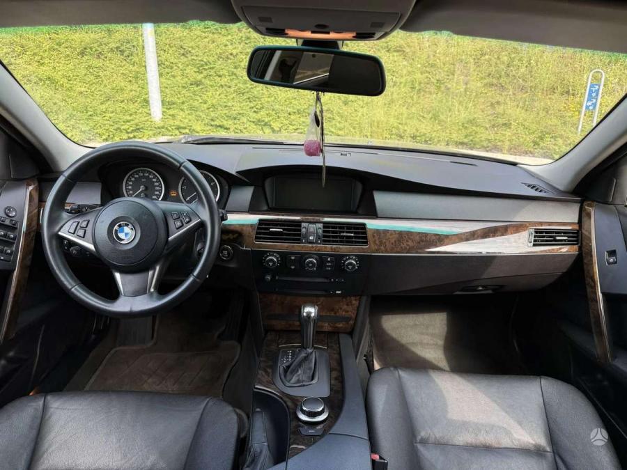 Melns BMW 530 2006 Viļņa, ar dzinēja tilpumu 3.00 L un nobraukumu 351 tūkst. km par 2000 €, foto 12 vietnē AUTOMOTO.COM.LV