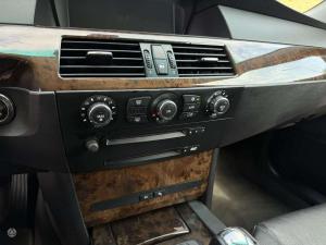 Melns BMW 530 2006 Viļņa, ar dzinēja tilpumu 3.00 L un nobraukumu 351 tūkst. km par 2000 €, foto 14 vietnē AUTOMOTO.COM.LV