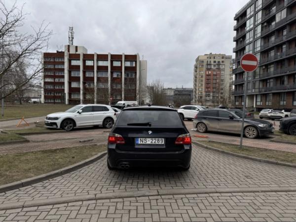 Melns BMW 530 2006 Rīga, ar dzinēja tilpumu 3.00 L un nobraukumu 266 tūkst. km par 3990 €, foto 6 vietnē AUTOMOTO.COM.LV