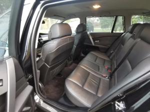 Black BMW 530 2006 in Kuldiga, with an engine capacity of 3.00 L and mileage of 349 thousand km for 4690 €, photo 7 on AUTOMOTO.COM.LV