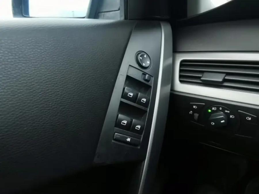 Black BMW 530 2006 in Kuldiga, with an engine capacity of 3.00 L and mileage of 349 thousand km for 4690 €, photo 16 on AUTOMOTO.COM.LV