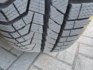 Black BMW 530 2006 in Riga, with an engine capacity of 3.00 L and mileage of 275 thousand km for 3390 €, photo 9 on AUTOMOTO.COM.LV