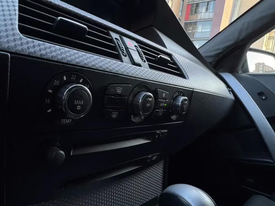 Black BMW 530 2006 in Riga, with an engine capacity of 3.00 L and mileage of 275 thousand km for 3390 €, photo 34 on AUTOMOTO.COM.LV