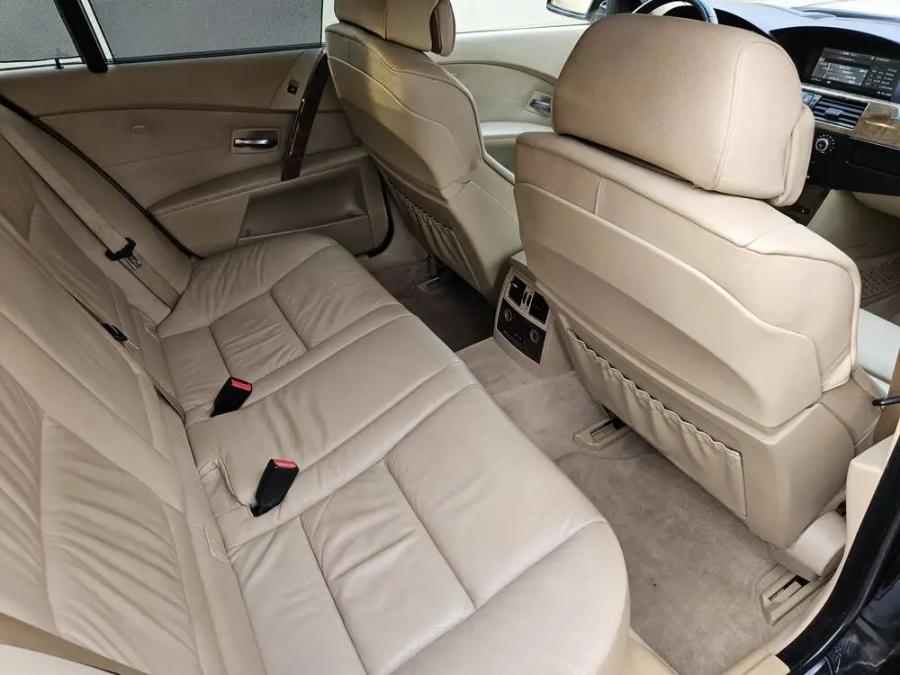 Черный БМВ 530 2006 в Екабпилс, объемом двигателя 3.00 л и пробегом 378 тыс. км за 3590 €, фото 19 на AUTOMOTO.COM.LV