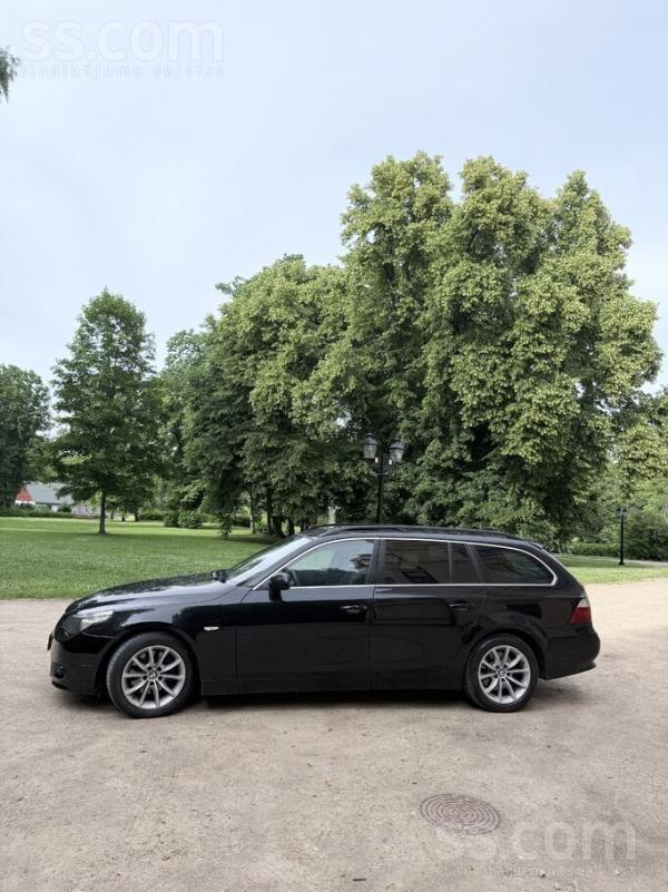 Black BMW 530 2006 in Riga, with an engine capacity of 3.00 L and mileage of 322 thousand km for 3150 €, photo 4 on AUTOMOTO.COM.LV