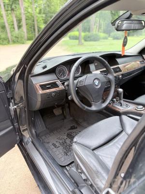 Black BMW 530 2006 in Riga, with an engine capacity of 3.00 L and mileage of 322 thousand km for 3150 €, photo 12 on AUTOMOTO.COM.LV