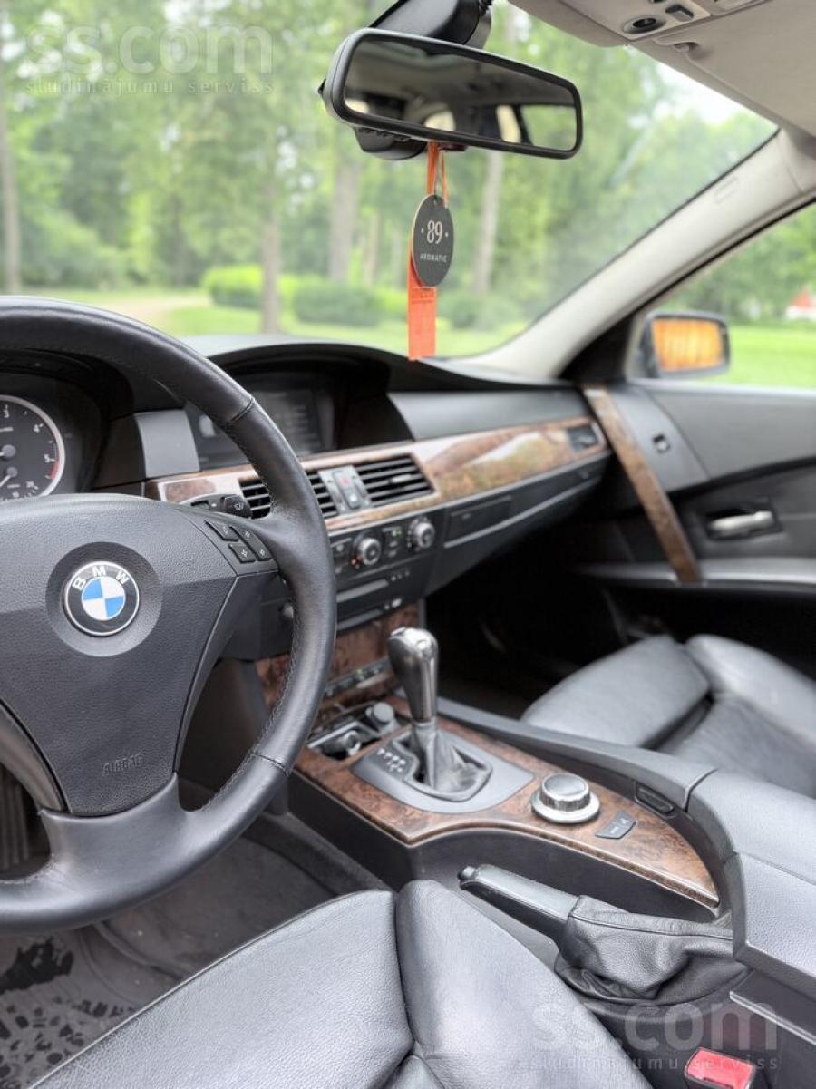 Black BMW 530 2006 in Riga, with an engine capacity of 3.00 L and mileage of 322 thousand km for 3150 €, photo 15 on AUTOMOTO.COM.LV