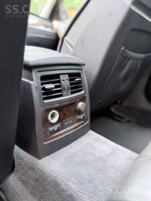 Black BMW 530 2006 in Riga, with an engine capacity of 3.00 L and mileage of 322 thousand km for 3150 €, photo 19 on AUTOMOTO.COM.LV