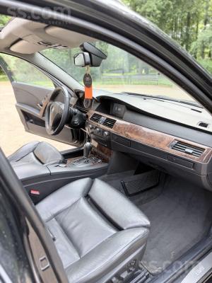 Black BMW 530 2006 in Riga, with an engine capacity of 3.00 L and mileage of 322 thousand km for 3150 €, photo 22 on AUTOMOTO.COM.LV