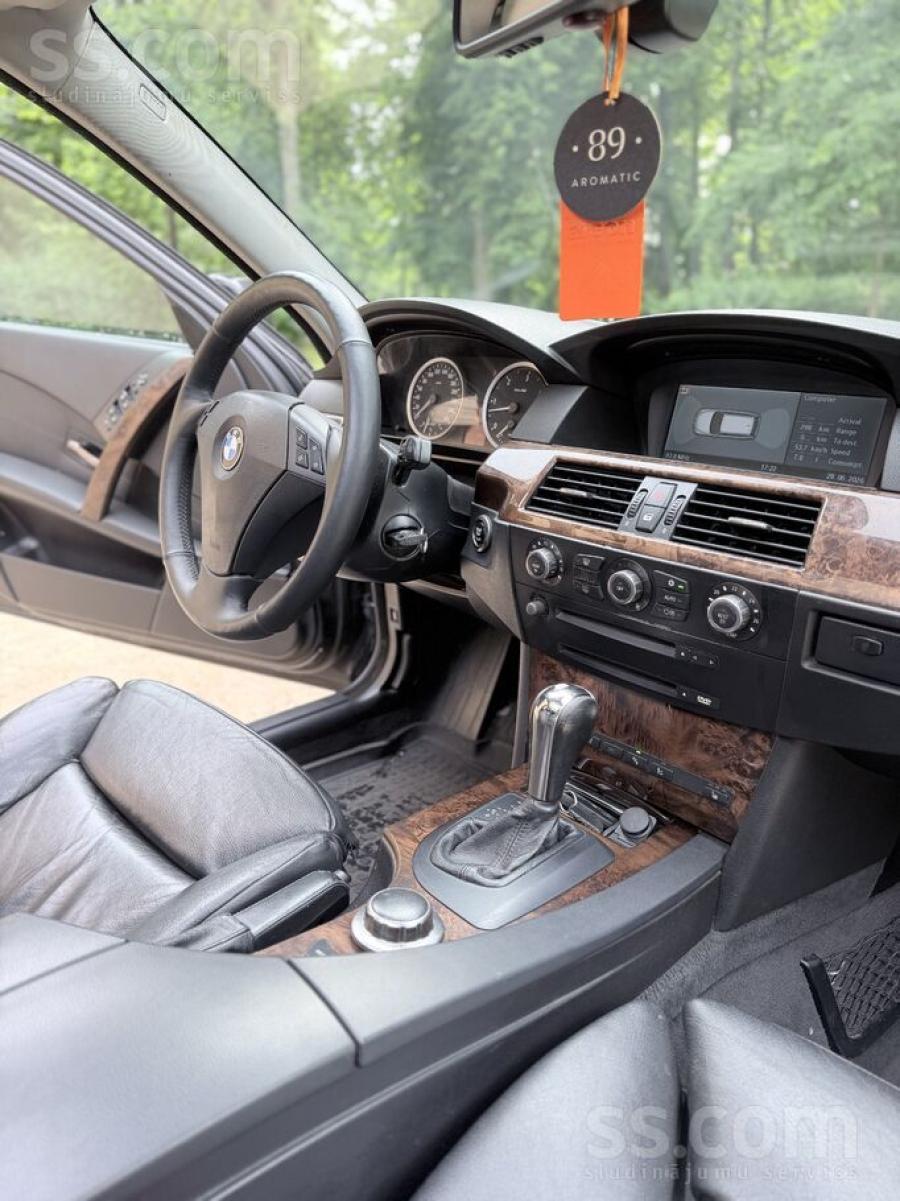 Black BMW 530 2006 in Riga, with an engine capacity of 3.00 L and mileage of 322 thousand km for 3150 €, photo 23 on AUTOMOTO.COM.LV