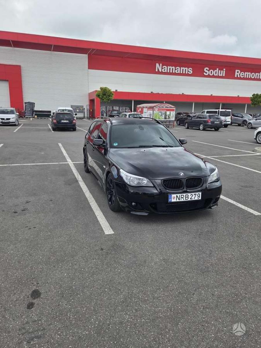 Melns BMW 530 2006 Kauņa, ar dzinēja tilpumu 2.50 L un nobraukumu 261 tūkst. km par 3900 €, foto 1 vietnē AUTOMOTO.COM.LV