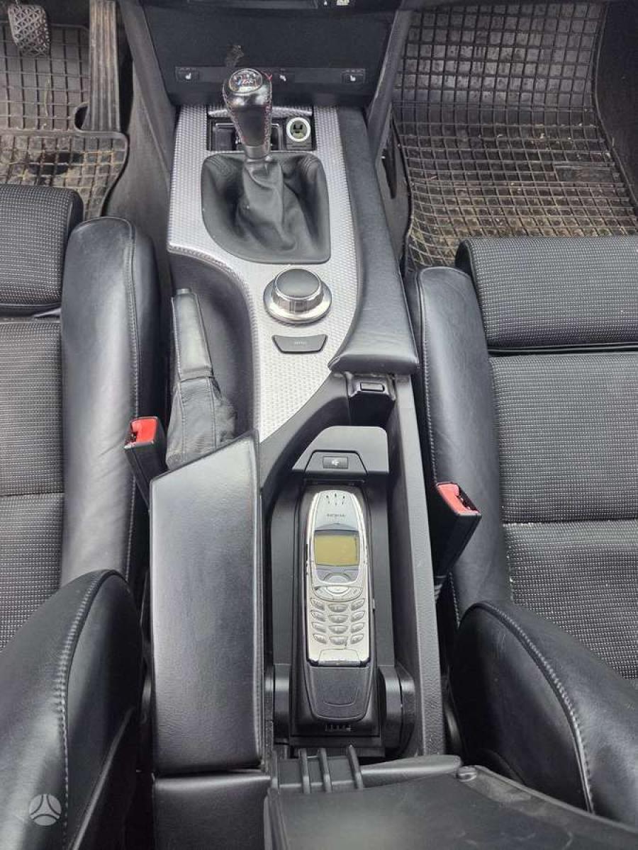 Melns BMW 530 2006 Kauņa, ar dzinēja tilpumu 2.50 L un nobraukumu 261 tūkst. km par 3900 €, foto 10 vietnē AUTOMOTO.COM.LV