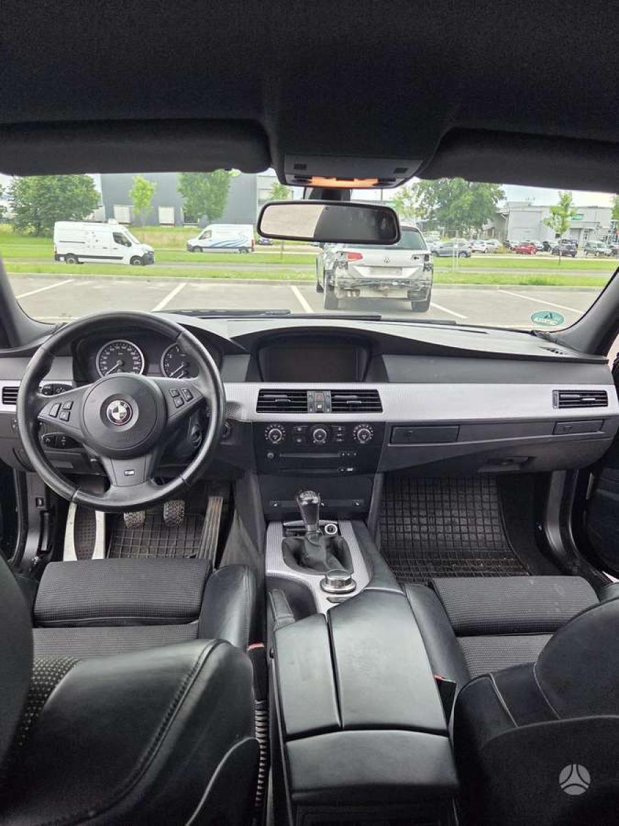 Melns BMW 530 2006 Kauņa, ar dzinēja tilpumu 2.50 L un nobraukumu 261 tūkst. km par 3900 €, foto 11 vietnē AUTOMOTO.COM.LV