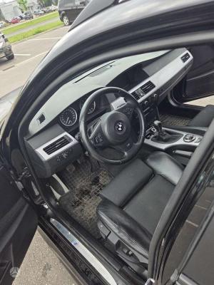 Melns BMW 530 2006 Kauņa, ar dzinēja tilpumu 2.50 L un nobraukumu 261 tūkst. km par 3900 €, foto 12 vietnē AUTOMOTO.COM.LV