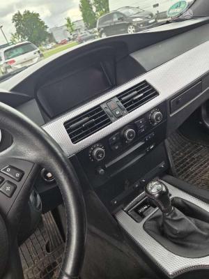 Melns BMW 530 2006 Kauņa, ar dzinēja tilpumu 2.50 L un nobraukumu 261 tūkst. km par 3900 €, foto 13 vietnē AUTOMOTO.COM.LV