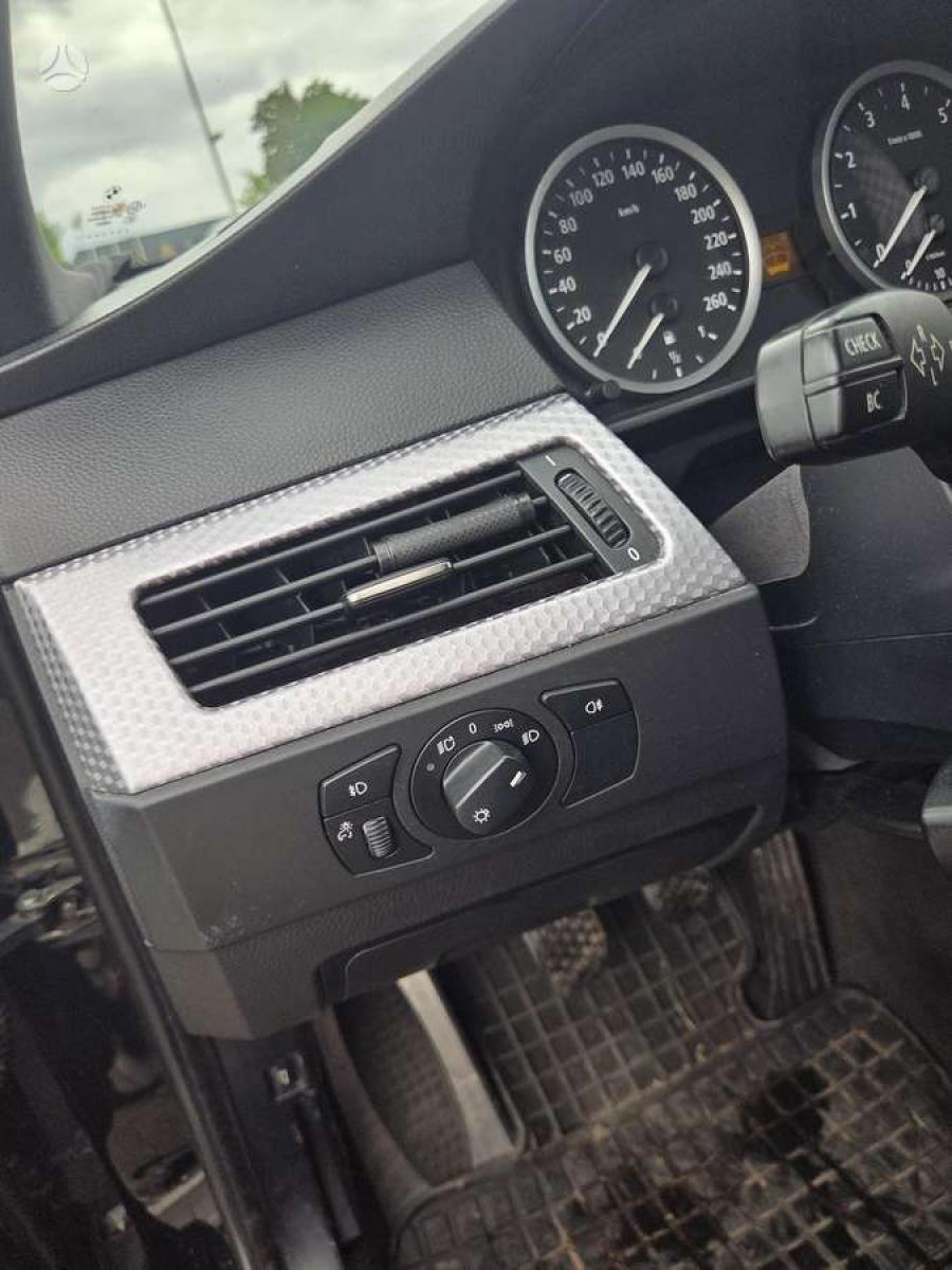 Melns BMW 530 2006 Kauņa, ar dzinēja tilpumu 2.50 L un nobraukumu 261 tūkst. km par 3900 €, foto 14 vietnē AUTOMOTO.COM.LV