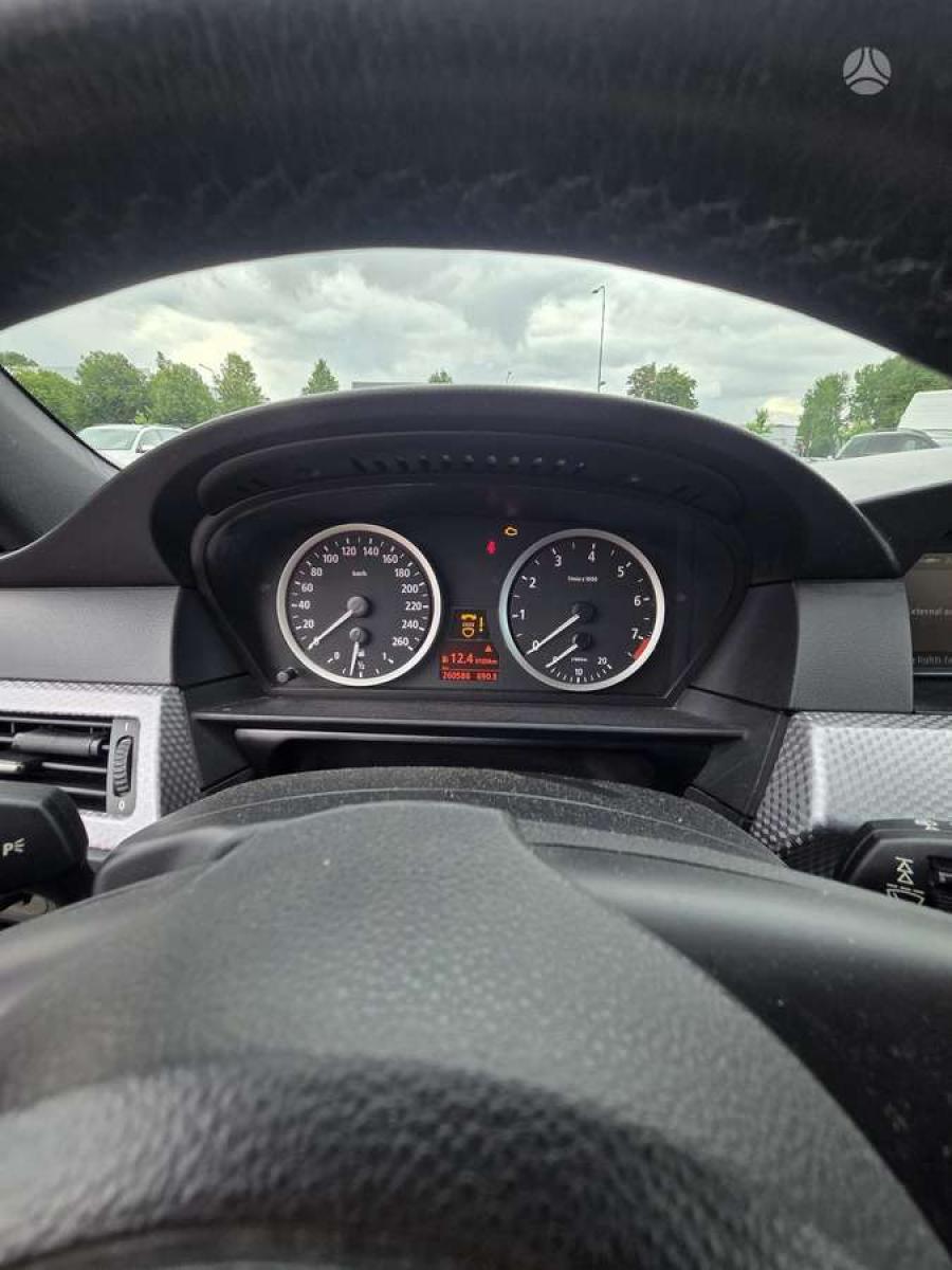 Melns BMW 530 2006 Kauņa, ar dzinēja tilpumu 2.50 L un nobraukumu 261 tūkst. km par 3900 €, foto 15 vietnē AUTOMOTO.COM.LV