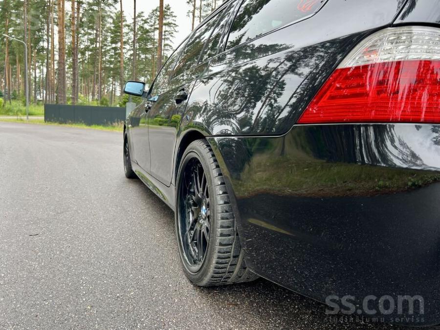 Melns BMW 530 2007 Rīga, ar dzinēja tilpumu 3.00 L un nobraukumu 254 tūkst. km par 8590 €, foto 28 vietnē AUTOMOTO.COM.LV