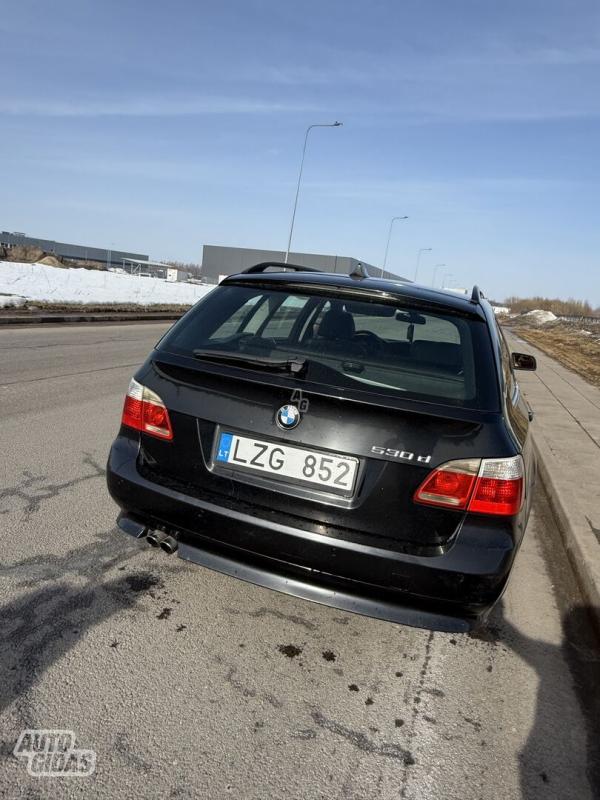 Melns BMW 530 2007 Panevēža, ar dzinēja tilpumu 3.00 L un nobraukumu 371 tūkst. km par 4200 €, foto 4 vietnē AUTOMOTO.COM.LV