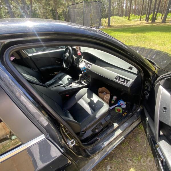 Black BMW 530 2007 in Tukums, with an engine capacity of 3.00 L and mileage of 480 thousand km for 2000 €, photo 2 on AUTOMOTO.COM.LV