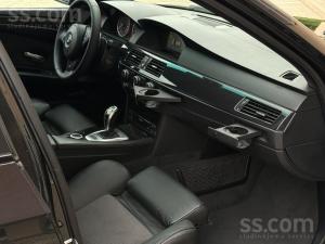 Melns BMW 530 2007 Jelgava, ar dzinēja tilpumu 3.00 L un nobraukumu 292 tūkst. km par 7350 €, foto 13 vietnē AUTOMOTO.COM.LV