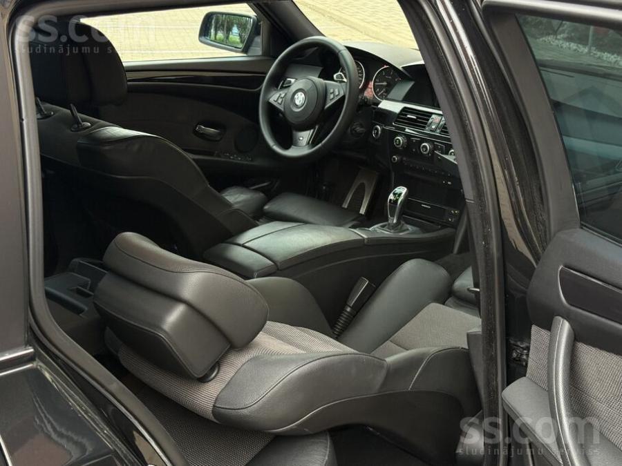 Melns BMW 530 2007 Jelgava, ar dzinēja tilpumu 3.00 L un nobraukumu 292 tūkst. km par 7350 €, foto 17 vietnē AUTOMOTO.COM.LV