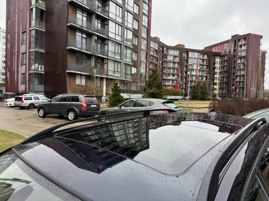 Black BMW 530 2007 in Riga, with an engine capacity of 3.00 L and mileage of 363 thousand km for 5990 €, photo 7 on AUTOMOTO.COM.LV