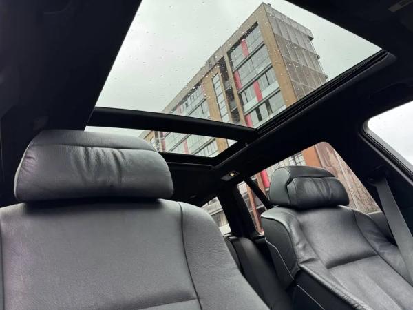 Black BMW 530 2007 in Riga, with an engine capacity of 3.00 L and mileage of 363 thousand km for 5990 €, photo 10 on AUTOMOTO.COM.LV